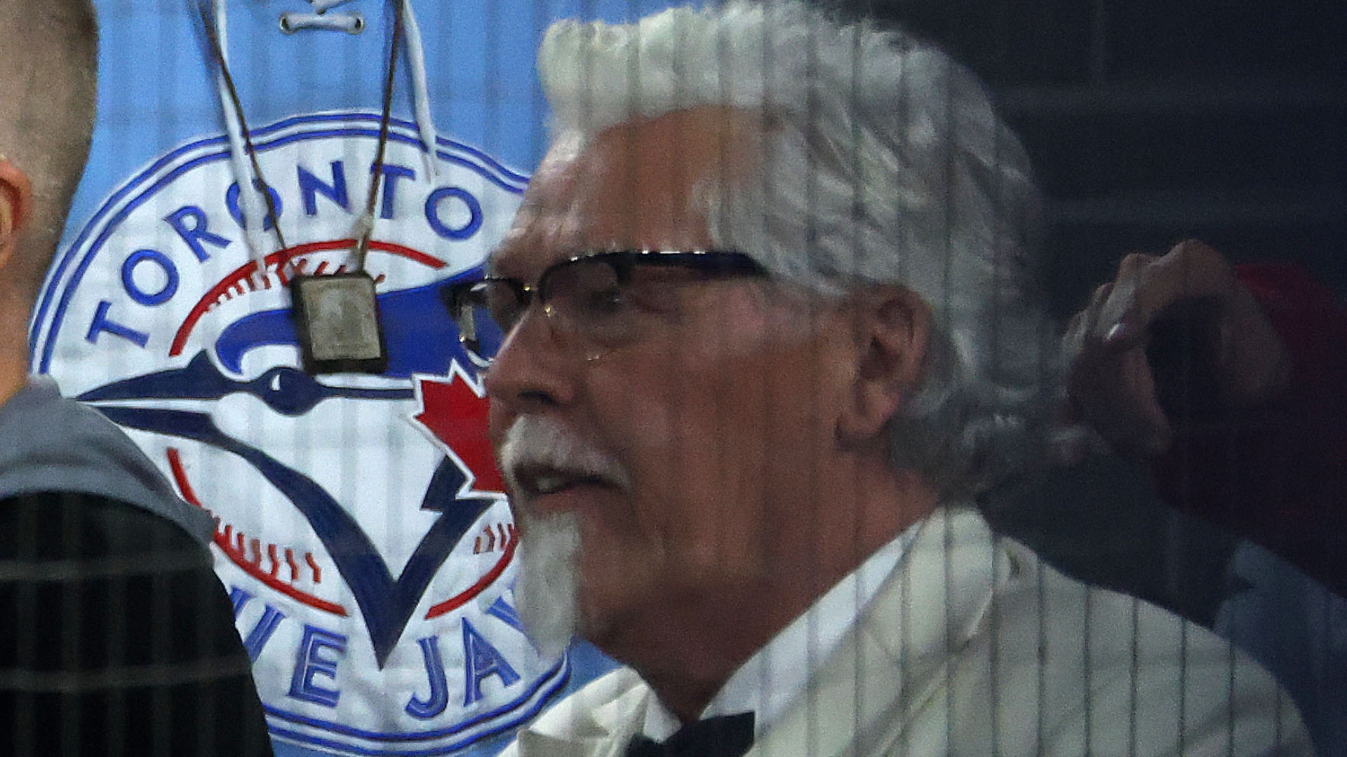 Man Dressed as Colonel Sanders Taunts Japanese Dodgers Players at World ...