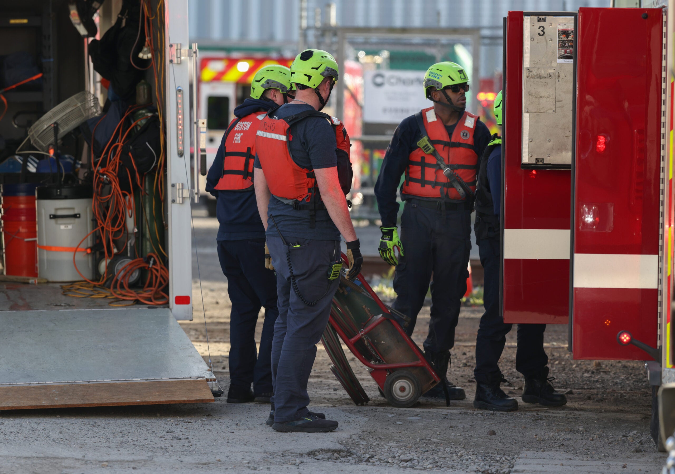 2 workers killed in crane collapse at Everett construction site