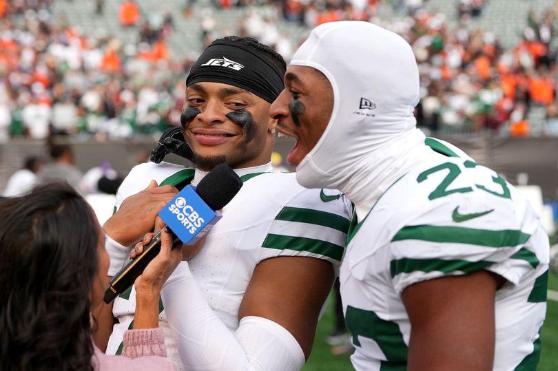 Terry Bradshaw delivers bad news to Justin Fields after calling out ...
