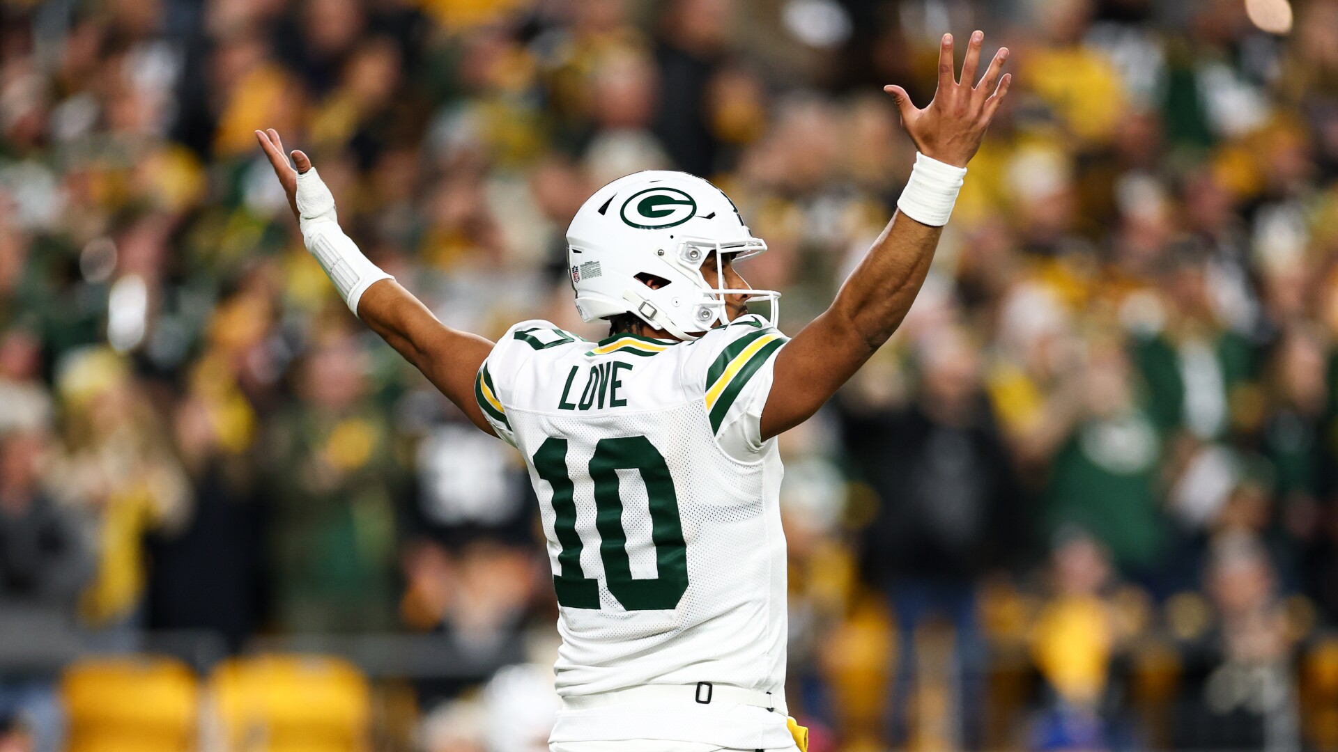 Sunday Night Football: Jordan Love, Tucker Kraft lead Packers to 35-25 ...