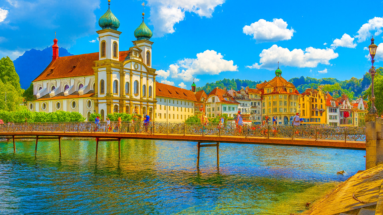 Lucerne Walking Tour – Lake Views and Old Town Switzerland