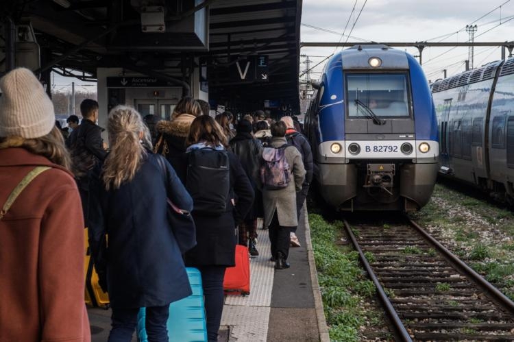 Train de marchandises en panne: la SNCF annonce de gros retards et ...