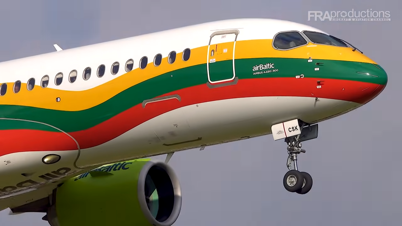 Watch 30 close-up jet landings and takeoffs at Amsterdam Airport