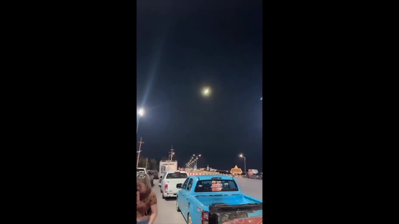 Meteor illuminates night sky as it burns up above Thailand