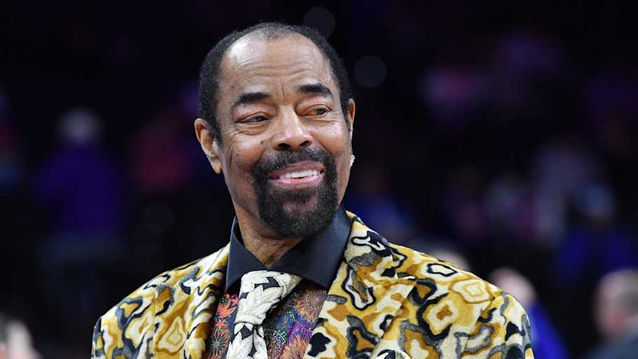Knicks Announcer Walt Frazier Took Hilarious Jab at Pat Riley During ...