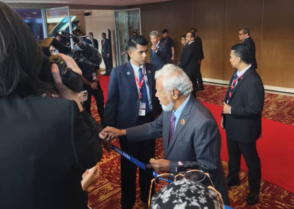 Santa Claus at Asean Summit? Nope, it’s Timor-Leste PM handing out ...
