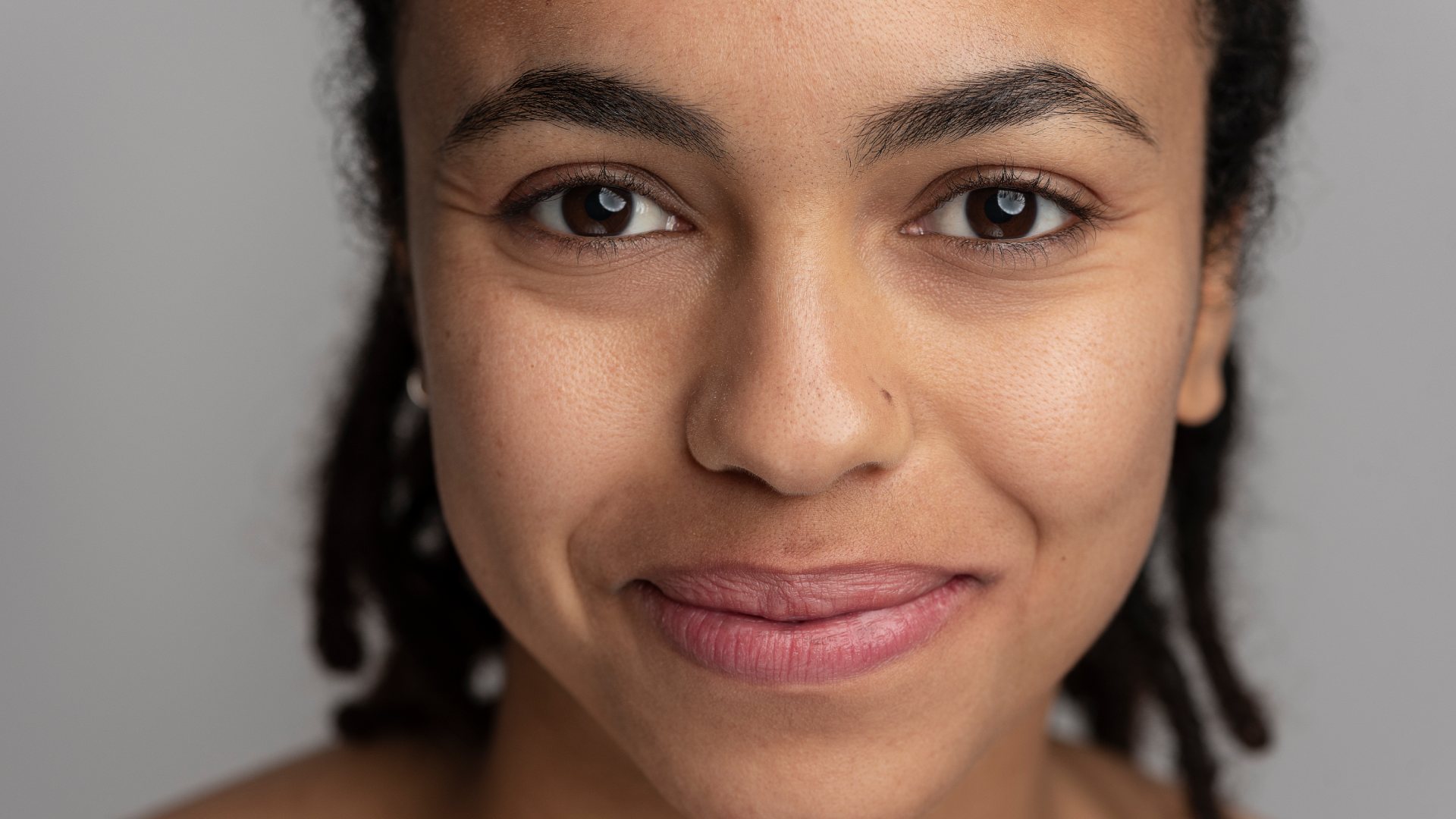 No more filters, this new beauty trend involves dark circles
