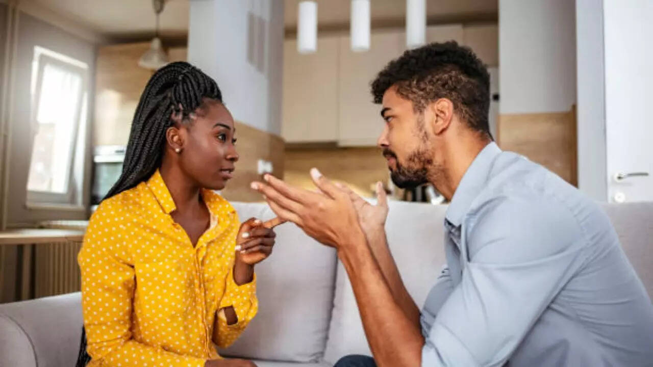 9 polite lies that can destroy a relationship over time