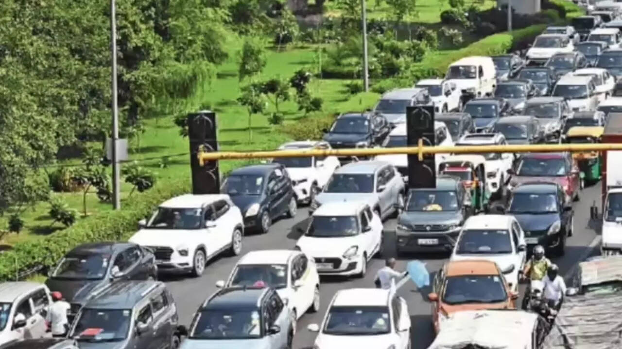 Delhi traffic alert: Police announce restrictions, diversions for ...
