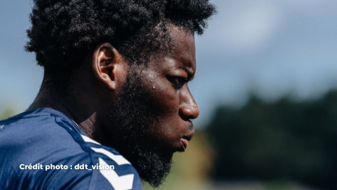 Girondins : Ludéric Étondé réagit avec ironie après son expulsion face ...