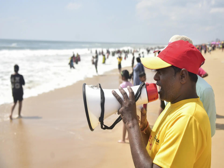 Cyclone Montha weather forecast: Switch off electricity, avoid danger ...