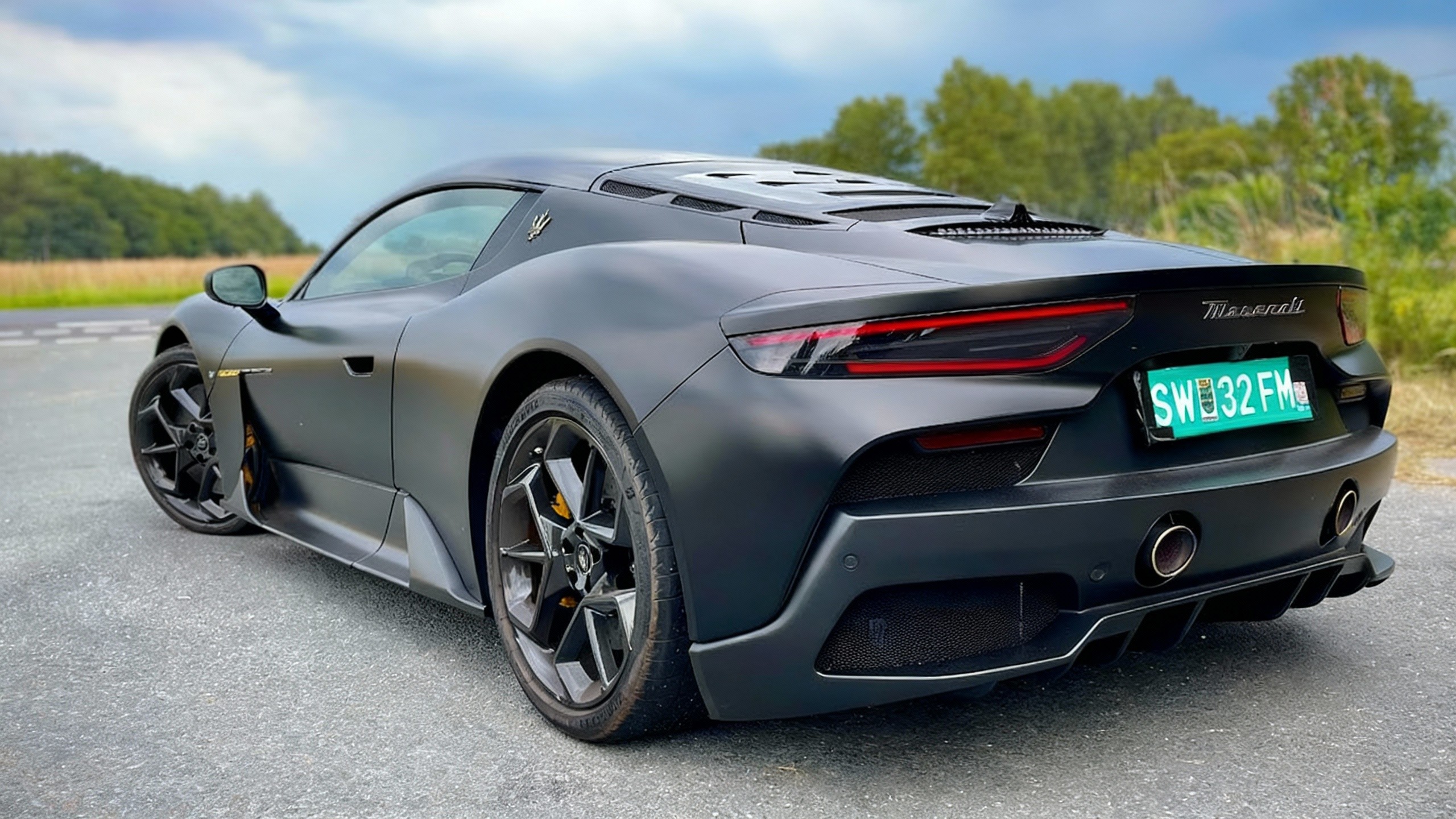 Maserati MC20 Hits 320KMH – Italian Speed Unleashed