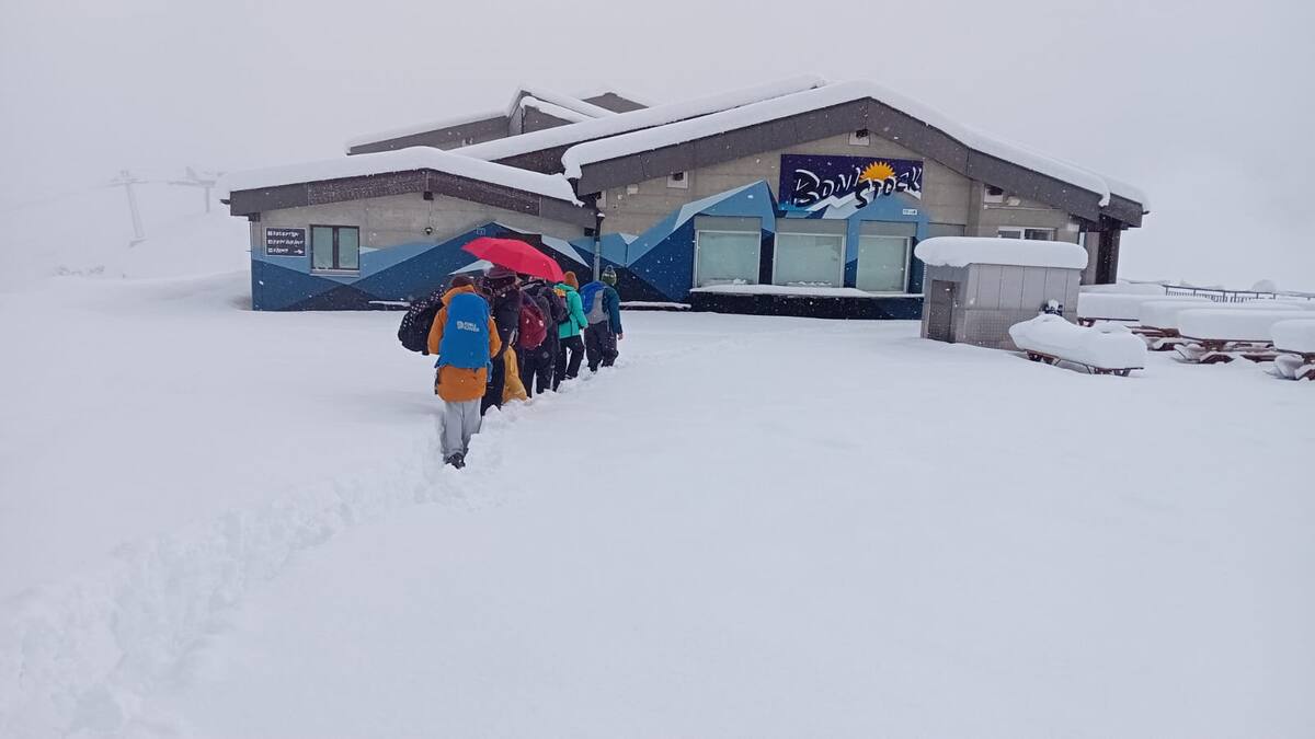 Oben weiss, unten nass: Dauerregen und Schnee haben die Schweiz fest im ...