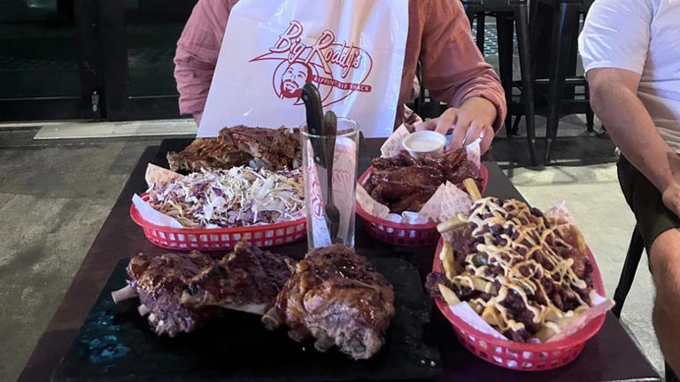 15 Of The Most Epic Restaurant Food Challenges Around The World