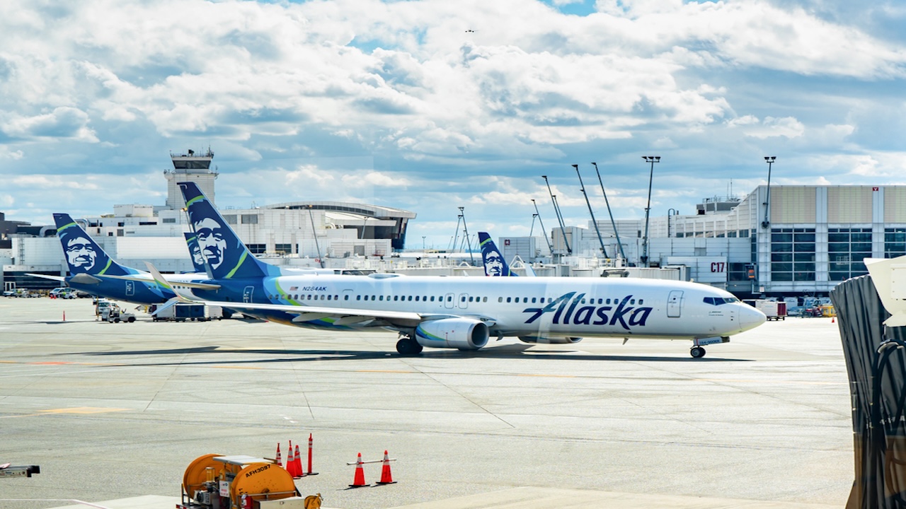 Alaska Airlines Admits Performance "Not Acceptable" as Massive ...