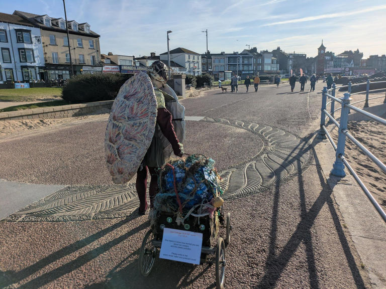 Greenpeace Turtle makes waves ahead of climate meeting with Lizzi ...