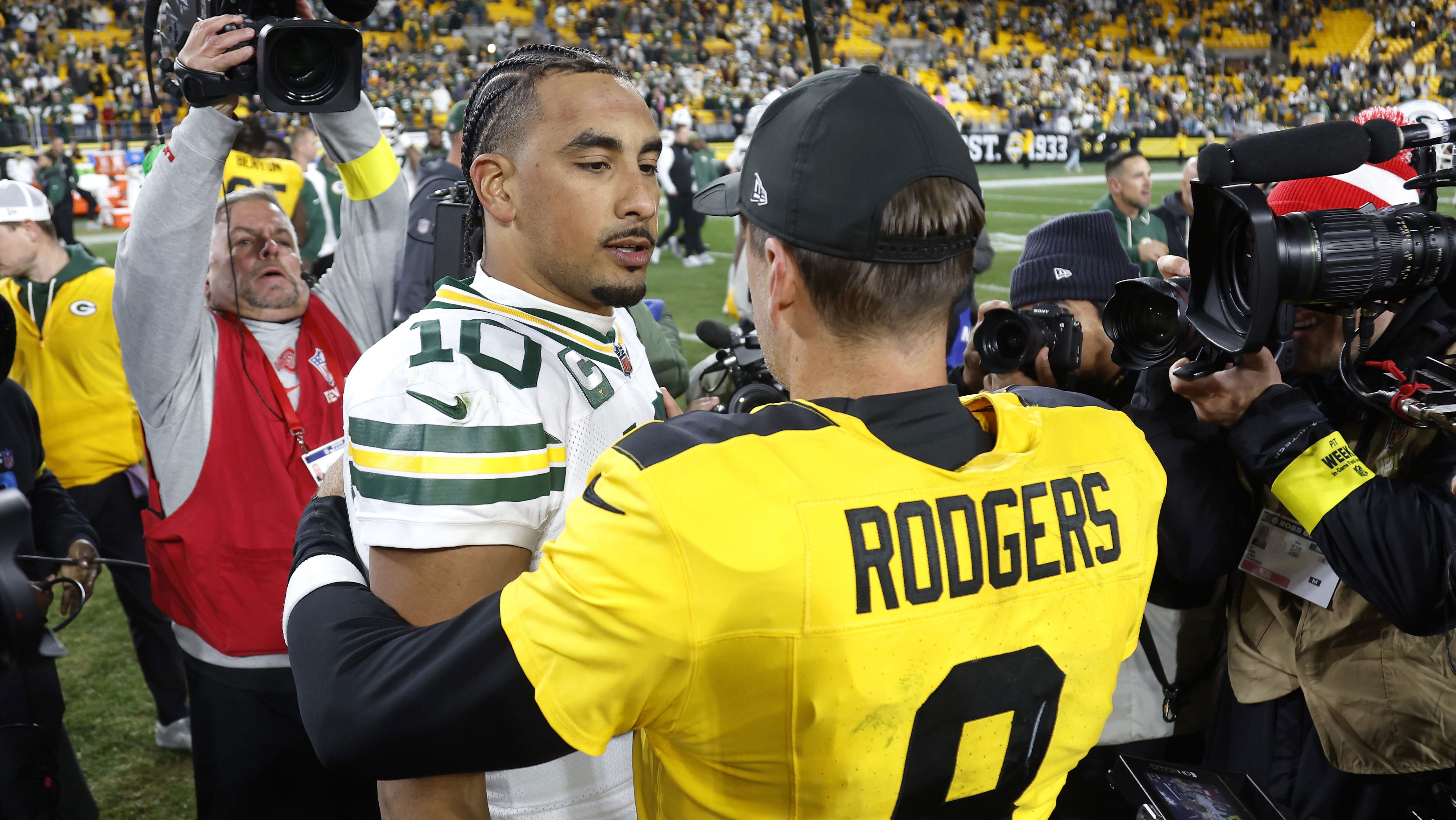 Jordan Love Postgame Meeting With Aaron Rodgers Captures Attention ...