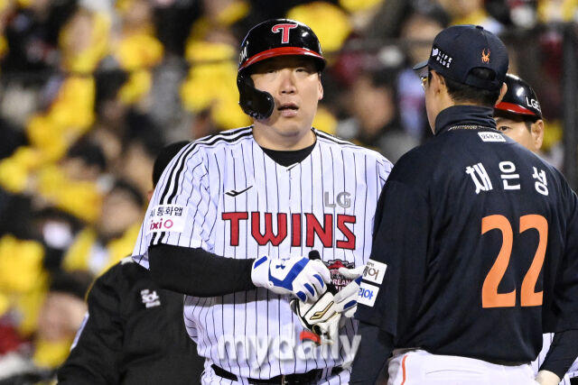'미쳤다' LG 메가트윈스포 대폭발, 류현진까지 무너뜨렸다... 160km 피칭 머신 효과 엄청나다 [MD잠실 KS2]