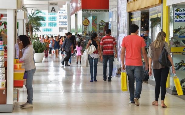 Desejo de consumo cresce mais que a renda e preocupa o Planalto