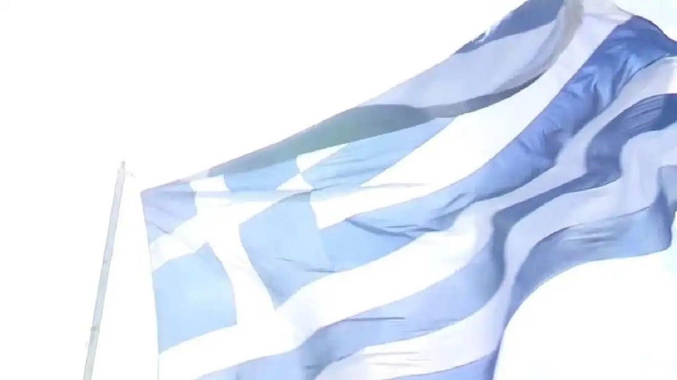 Χίος: Κυματίζει και φέτος η τεράστια ελληνική σημαία των 150 τ.μ. στο ...
