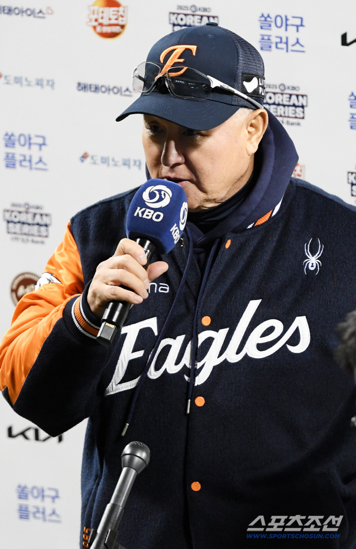 Hanwha manager Kim Kyung-moon has lost two consecutive games