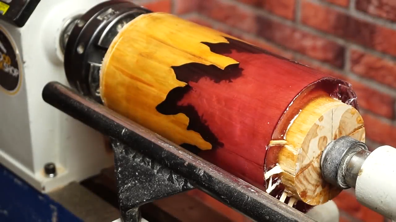How a woodturner created the Twilight Vase