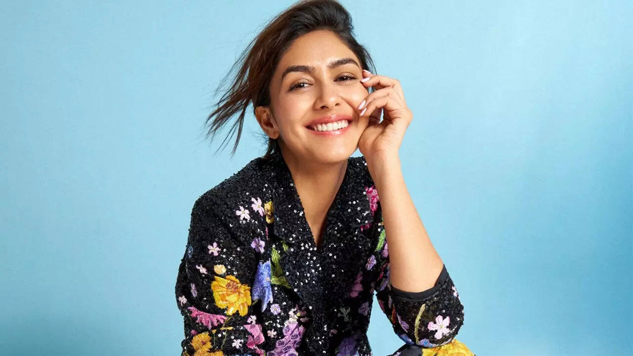 'Sita Raman' star Mrunal Thakur watches 'Dashavatar'; Says, 'First ...