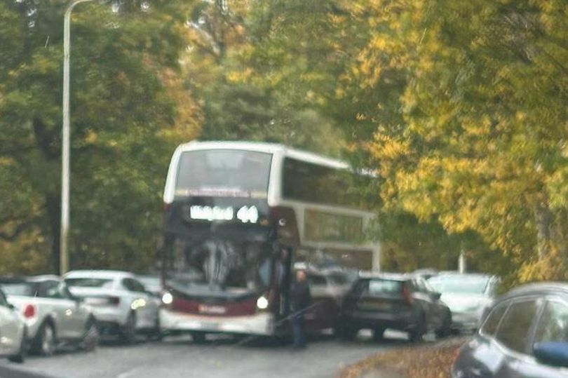Moment Edinburgh bus gets 'stuck between parked cars' as traffic diverted