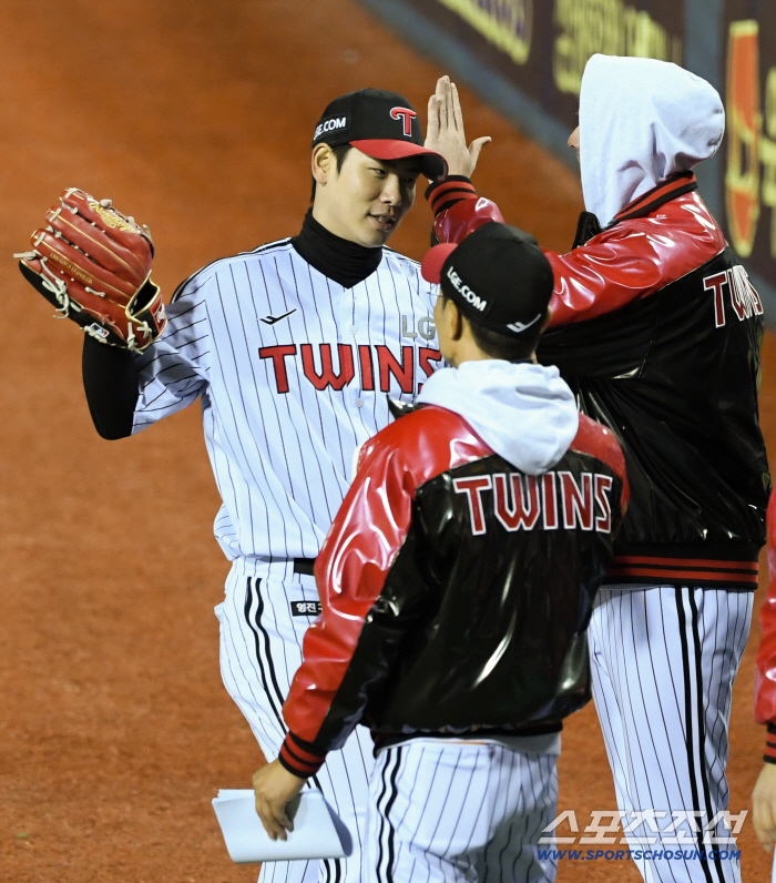 I like the vibe of Hong Chang-gi's Toll Hearst