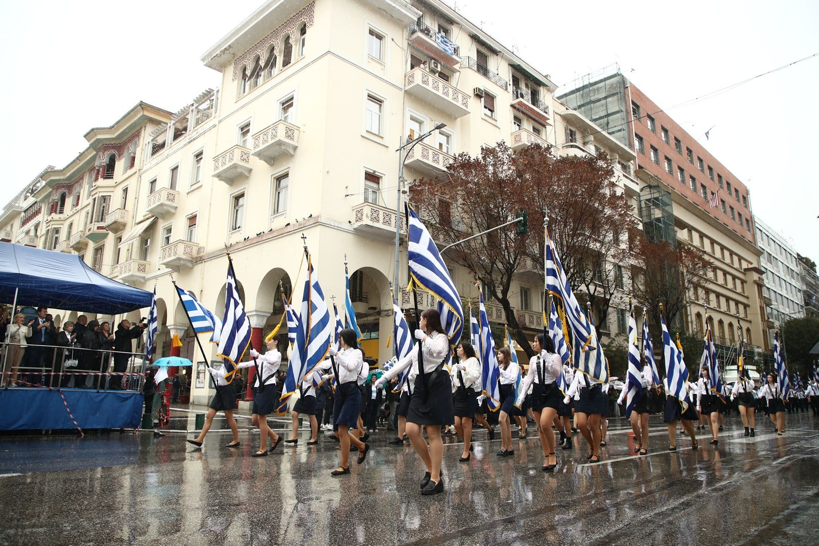 28η Οκτωβρίου: Με βροχή η μαθητική παρέλαση στη Θεσσαλονίκη
