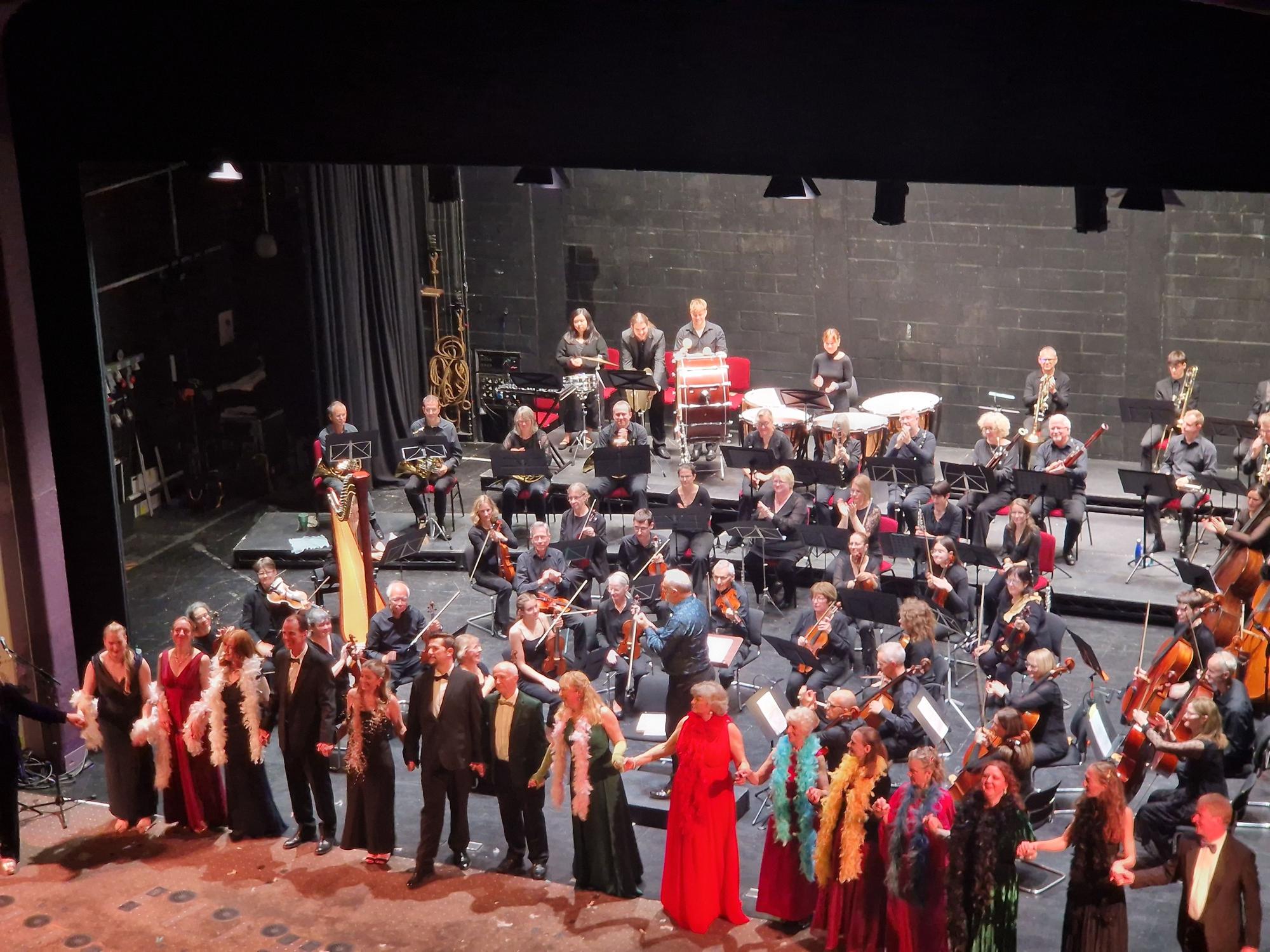 Horsham Symphony Orchestra with 'Singing Salon' - Opera Gala- Reviewer ...