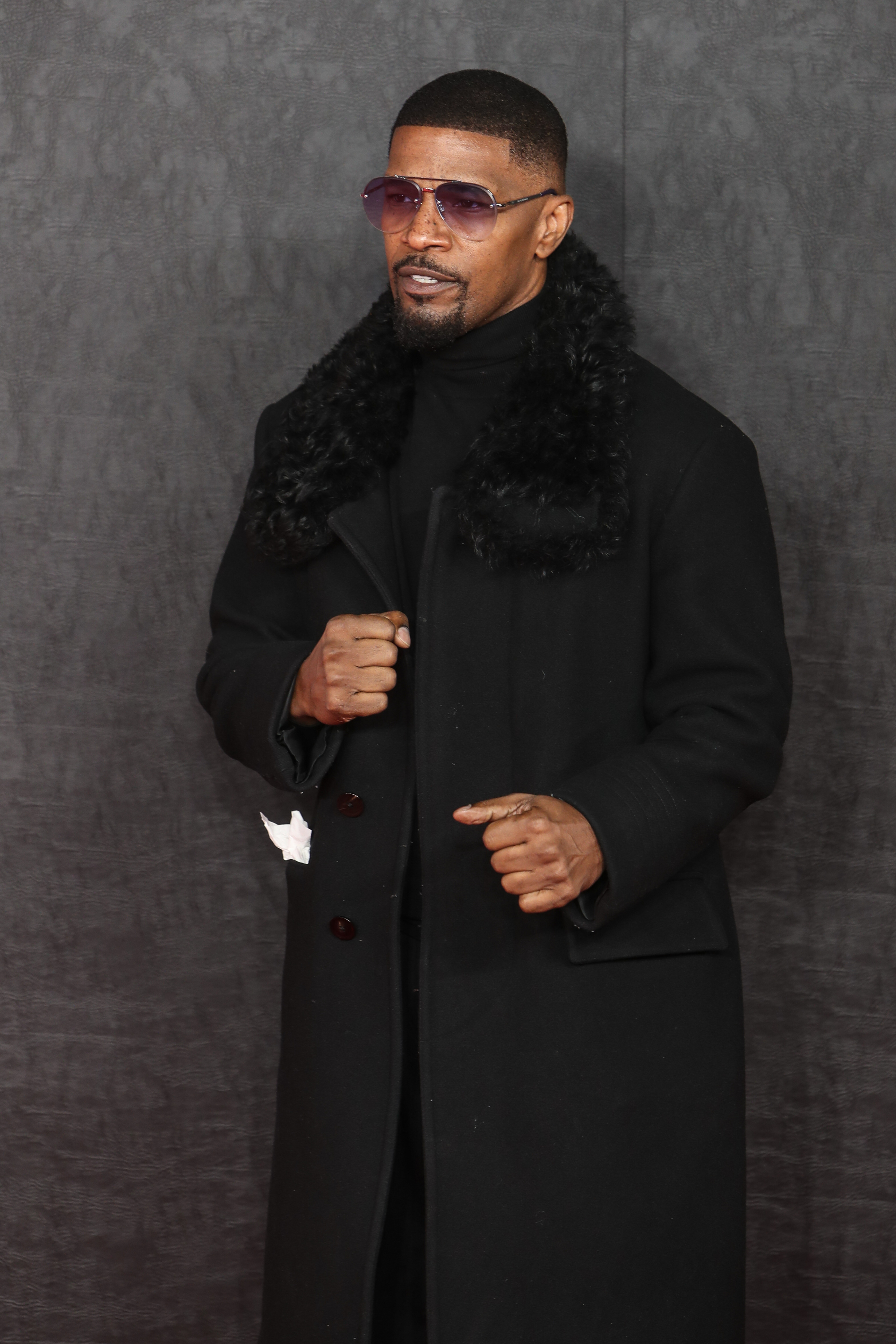 Jamie Foxx confronts crowd after glass bottle is thrown at GloRilla ...