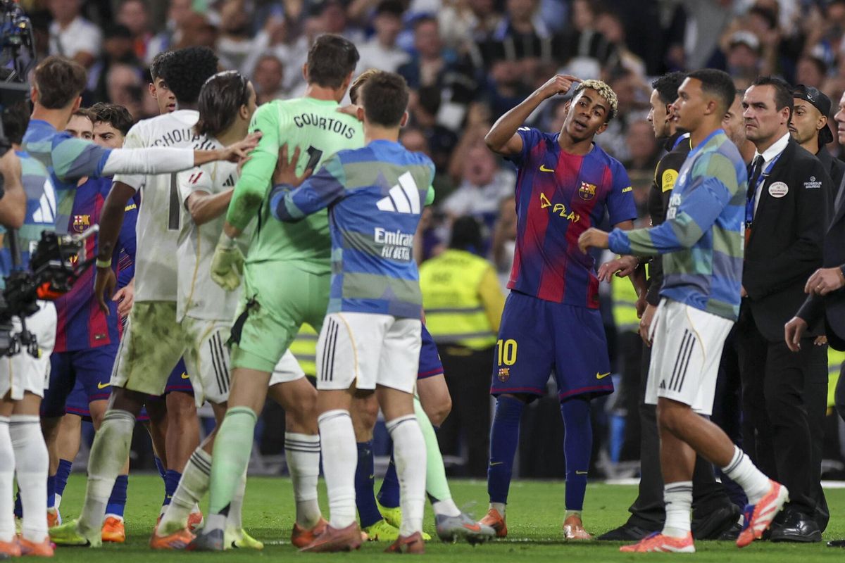 Raúl Asencio se acuerda de Lamine Yamal tras ganar el Clásico con una ...