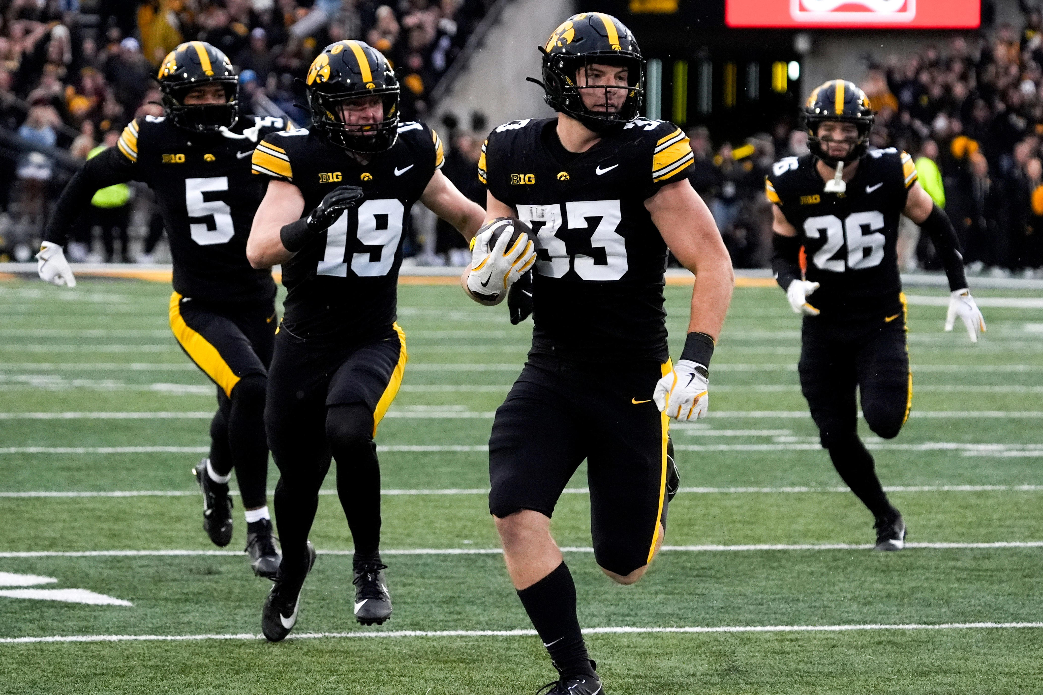 Phil Parker confident in Iowa football LB depth, flexibility