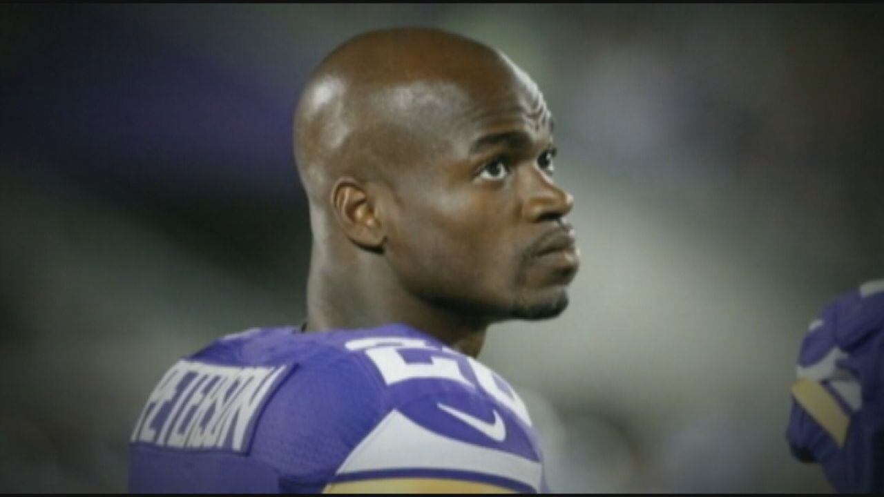 Former NFL star Adrian Peterson arrested in Houston on DWI, weapons charges