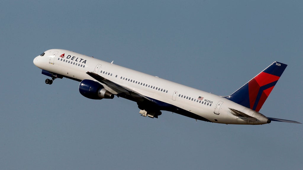 Passenger taken off Delta flight from Miami to Atlanta after refusing ...