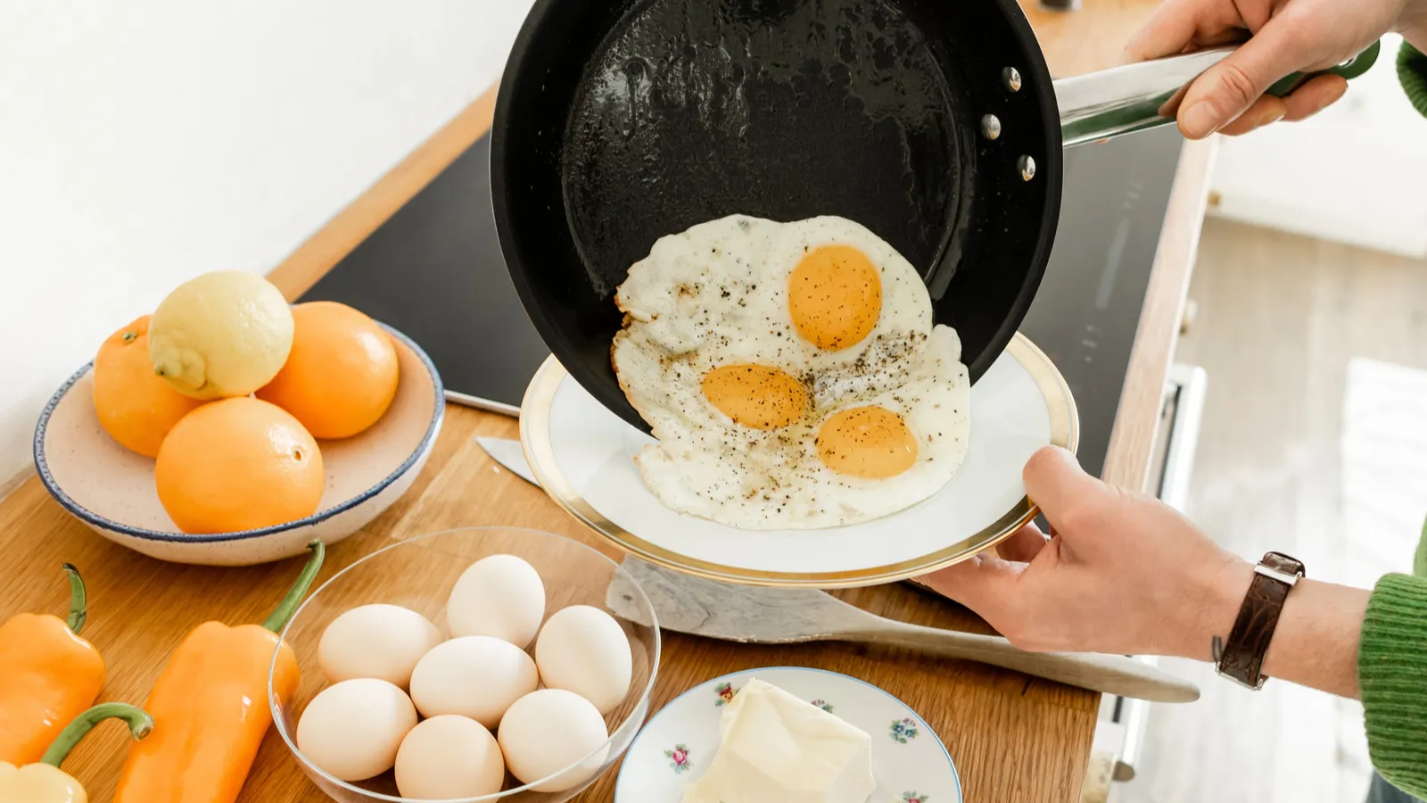 How Gordon Ramsay makes fried eggs taste restaurant level