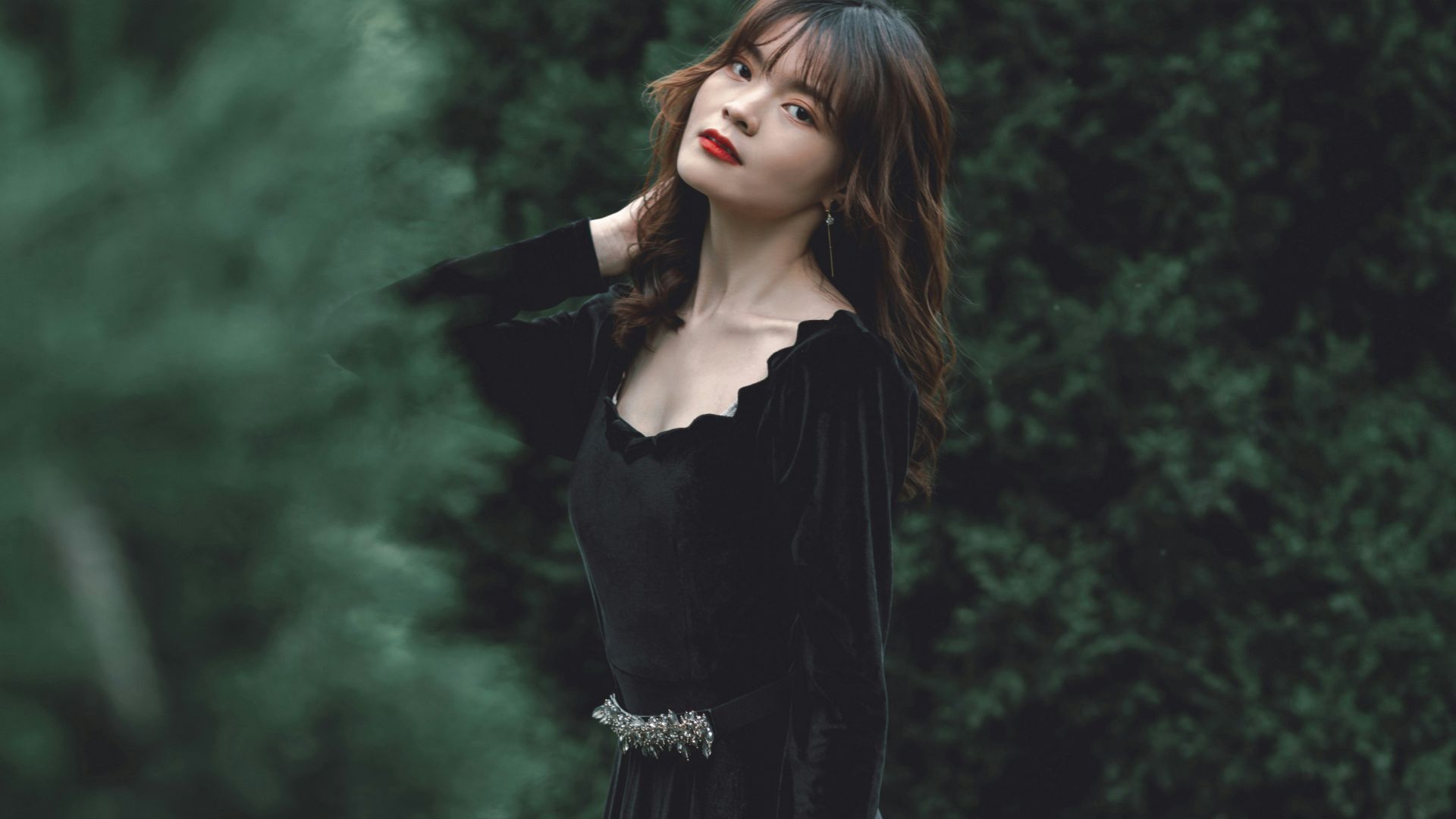 20 Halloween Party Outfits To Wear If You're Not Dressing In Costume