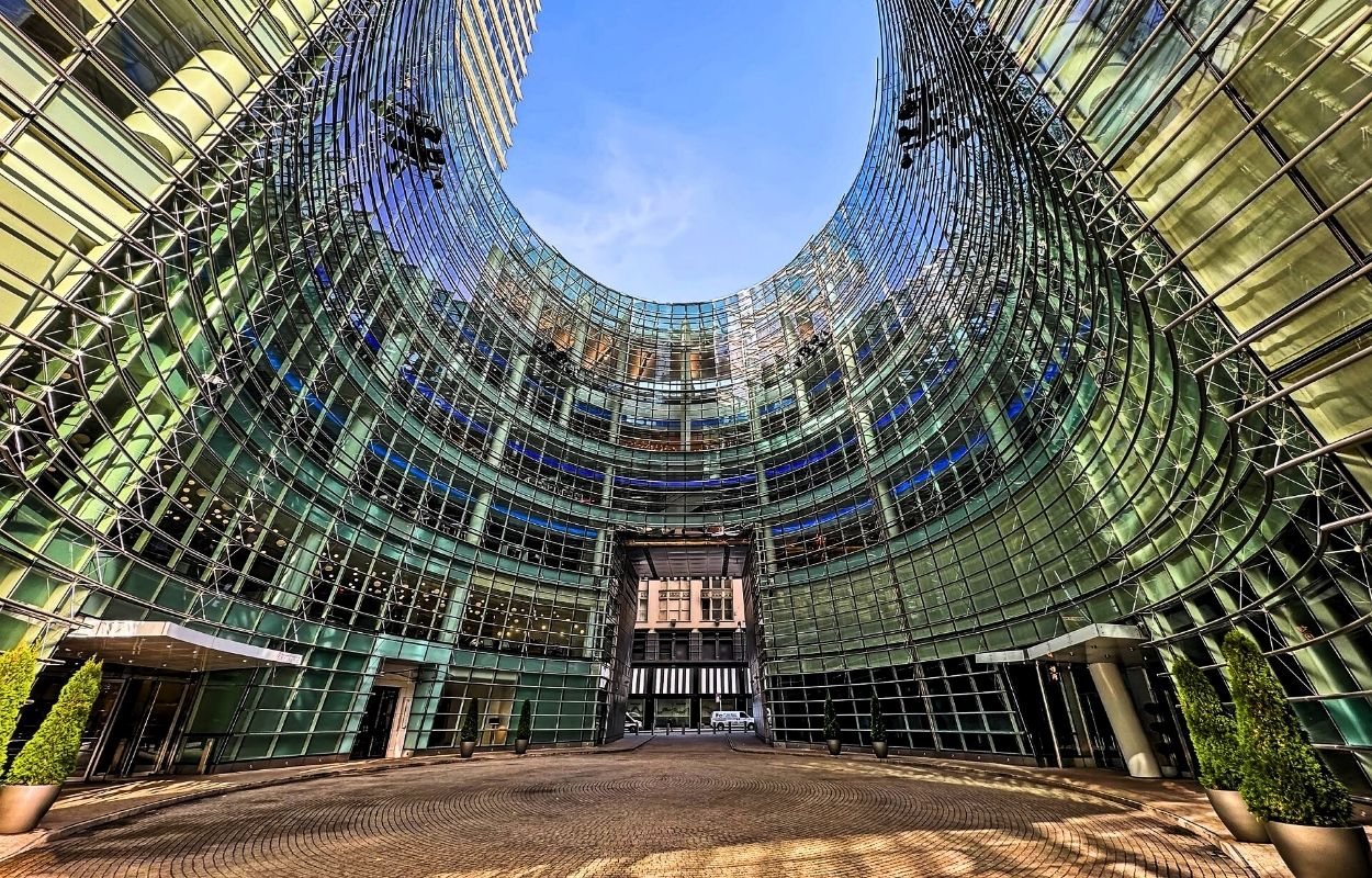 Inside a rare $8M listing at One Beacon Court, the star-studded ...