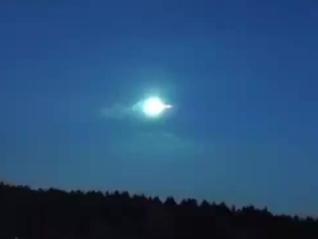 Green fireball over Moscow: Connection to the drone alert?