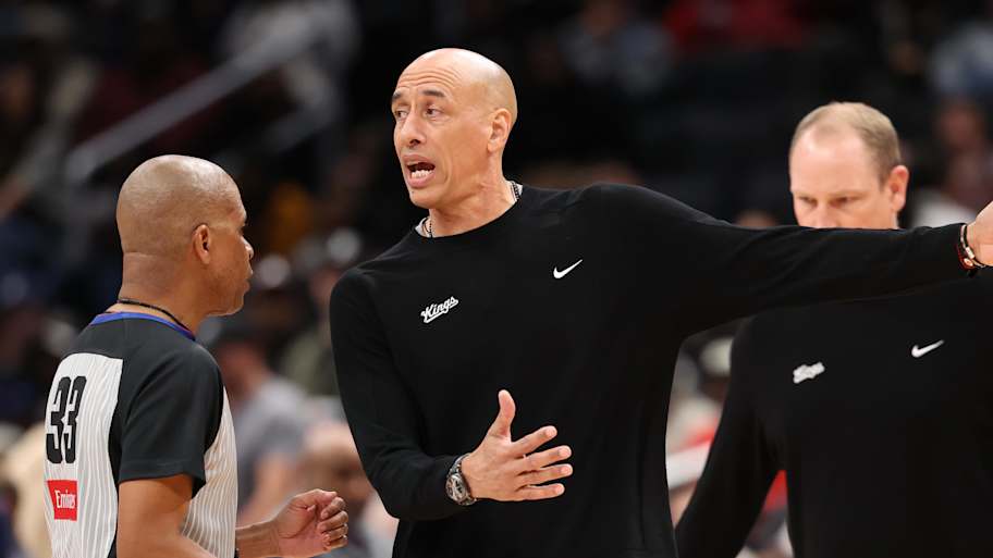 Doug Christie Reacts to Wild Free-Throw Disparity in Kings vs. Lakers Game