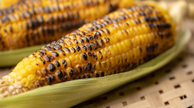 Husk On Or Off? Here's How You Should Be Grilling Corn On The Cob