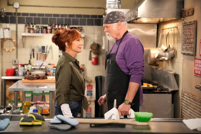 Reba McEntire & Rex Linn Kick Off Happy's Place Season 2 with a Super ...