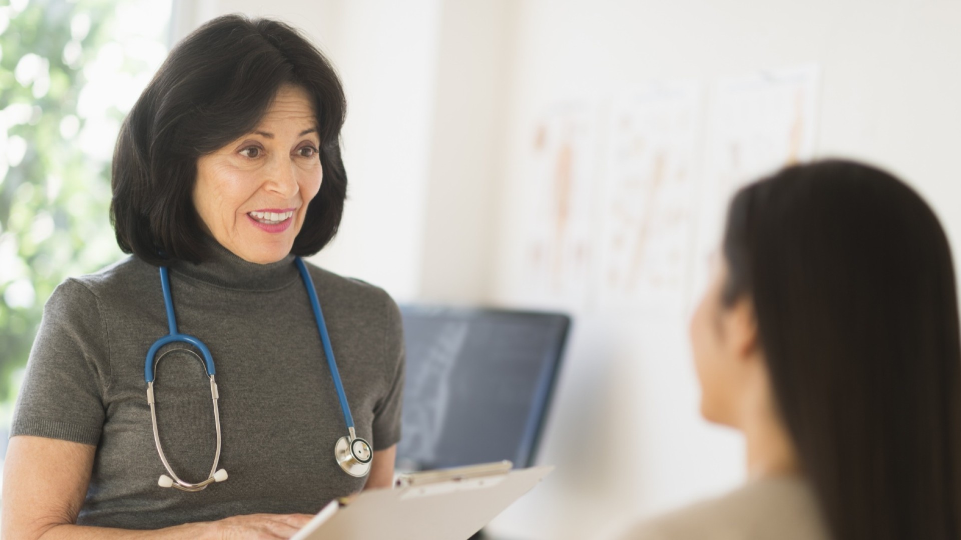 The pros and cons of paying with cash for medical care