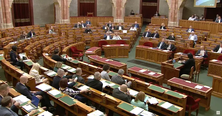 Fidesz az ellenzéknek: Aljas, szemét, hazudozó gazemberek egytől egyig. Ellenzék a fideszeseknek ...