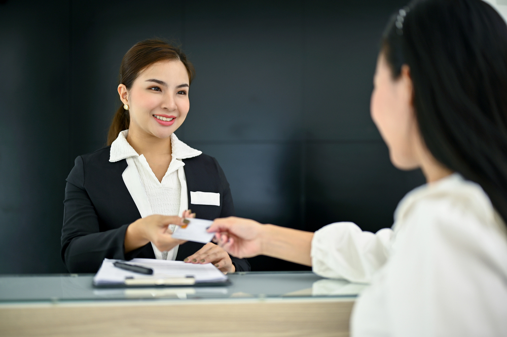 15 worst places to exchange currency abroad
