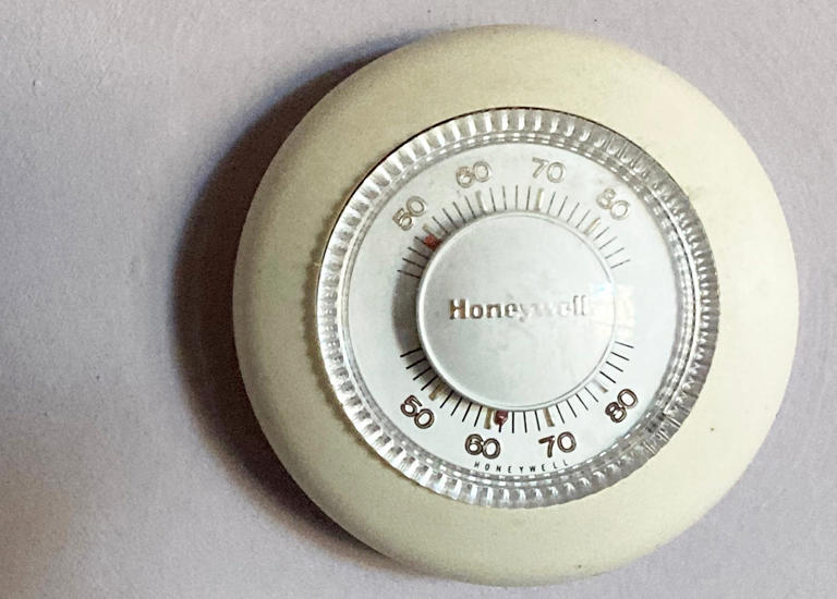 What should you keep your thermostat at during extreme cold? Here's ...