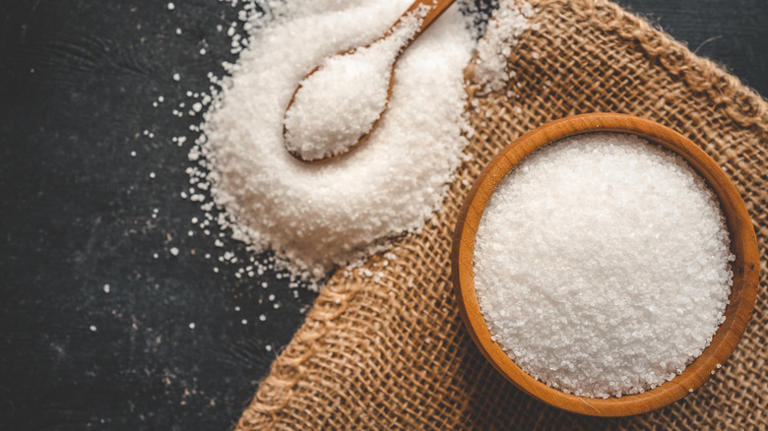12 Mistakes Chefs See Everyone Make When Cooking With Salt