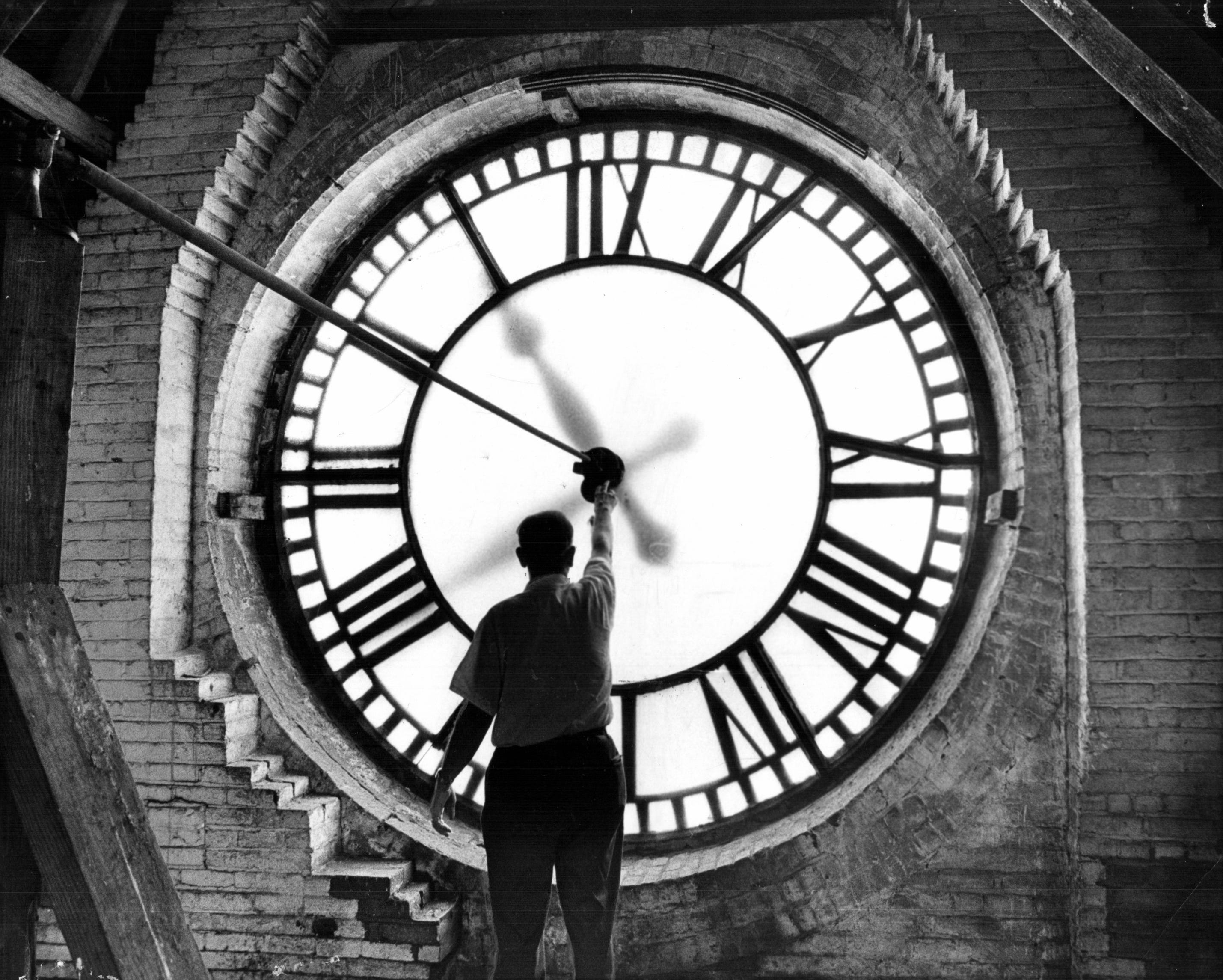 Do I set my clock forward or backward? How to change your clocks as ...