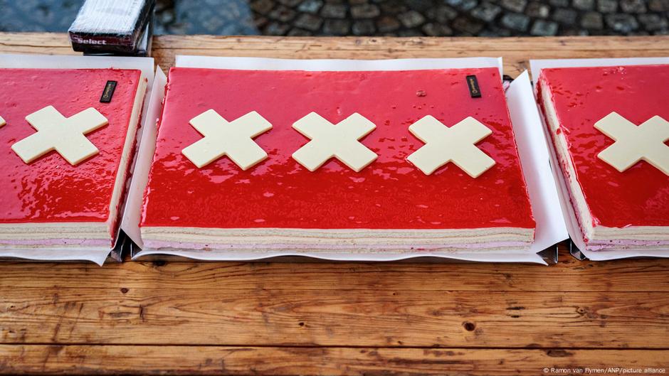 Amsterdam turns 750 with cake and festivities